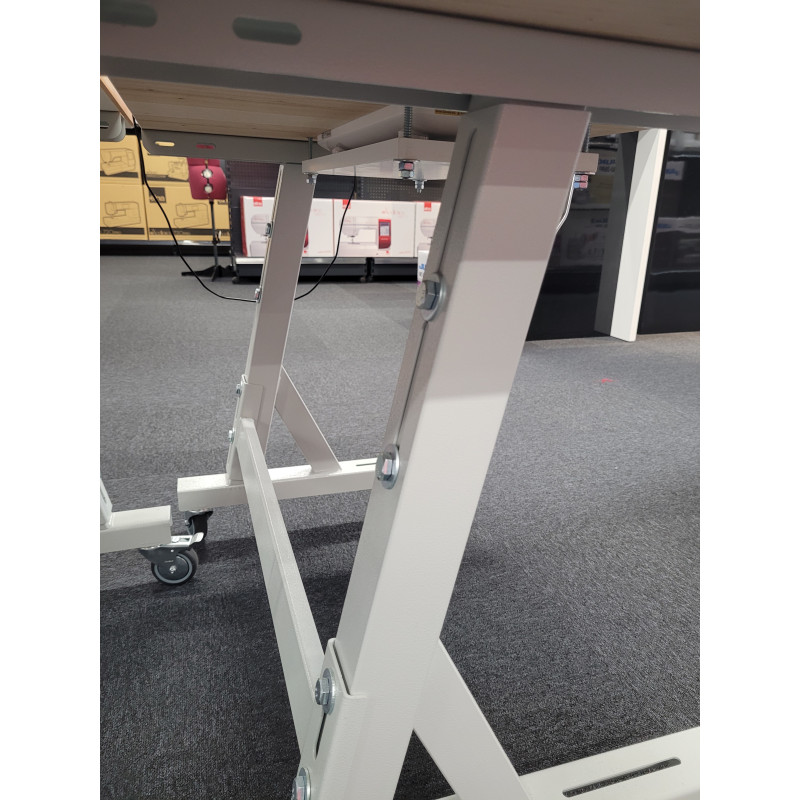 Table et bâti JUKI pour TL98, TL2200 et TL2300 réf CS/TL16